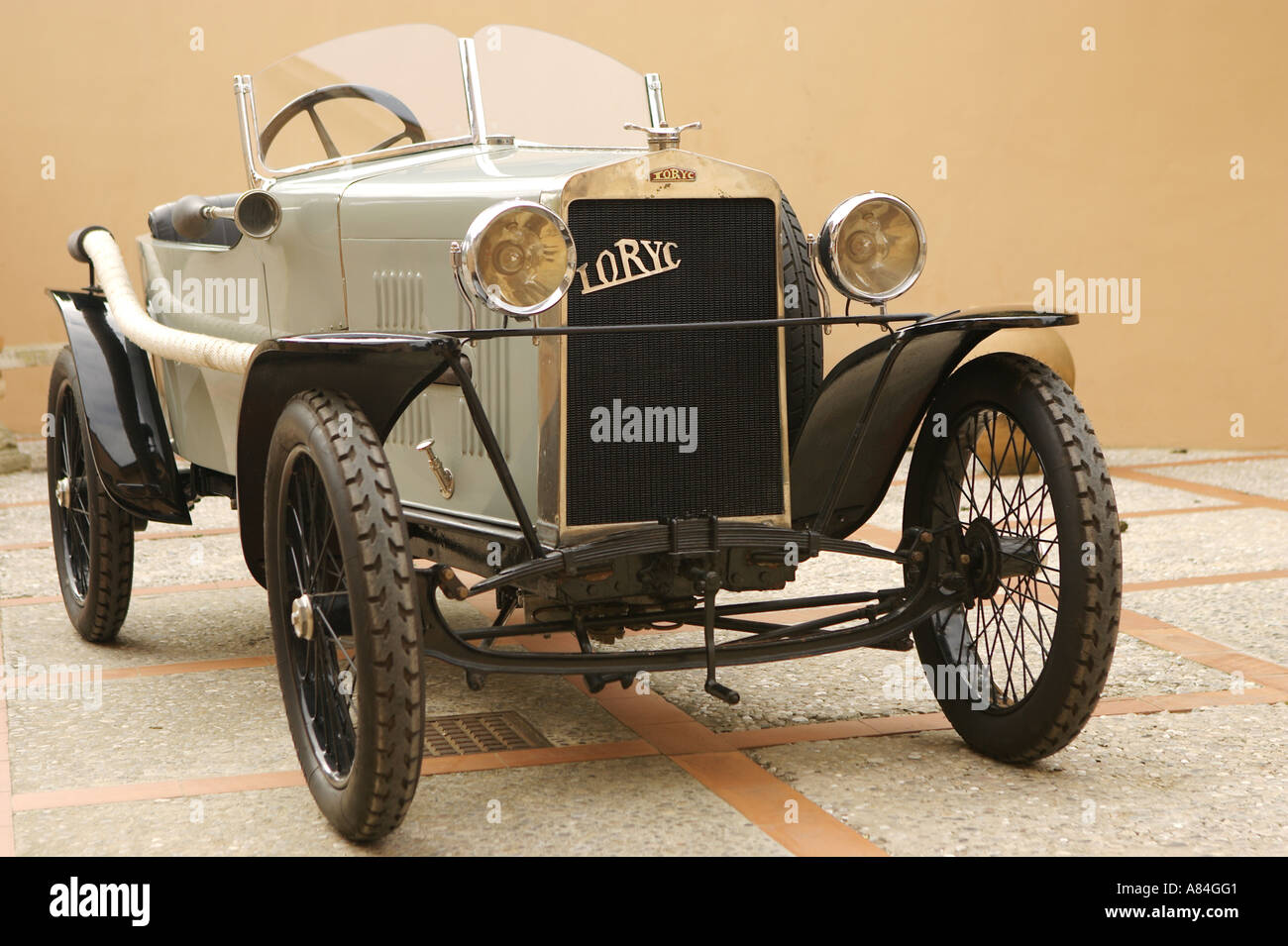 The Loryc vintage car Stock Photo - Alamy