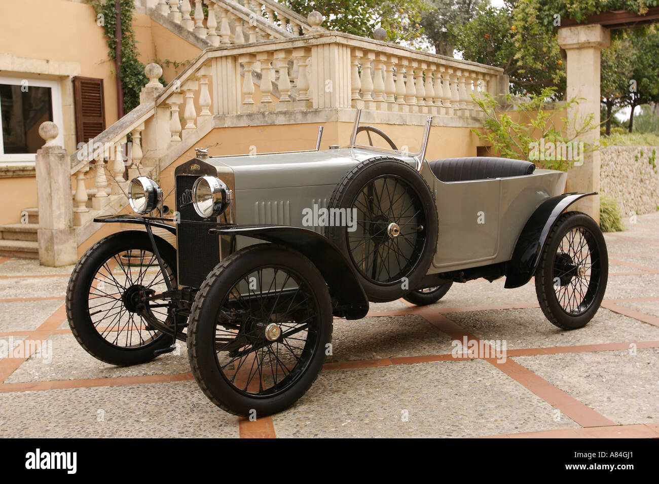 Loryc vintage car Stock Photo - Alamy
