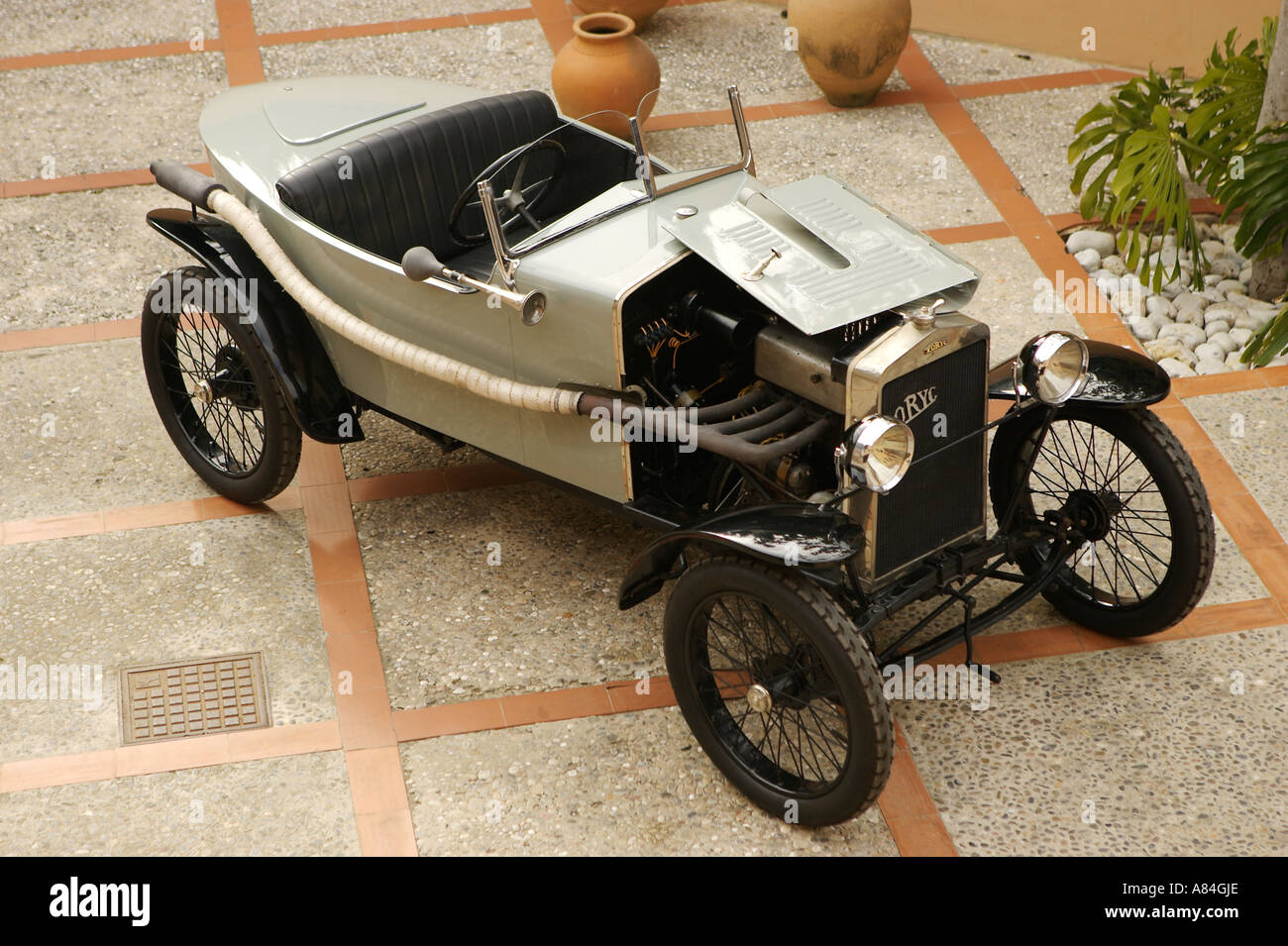 Loryc vintage car Stock Photo - Alamy