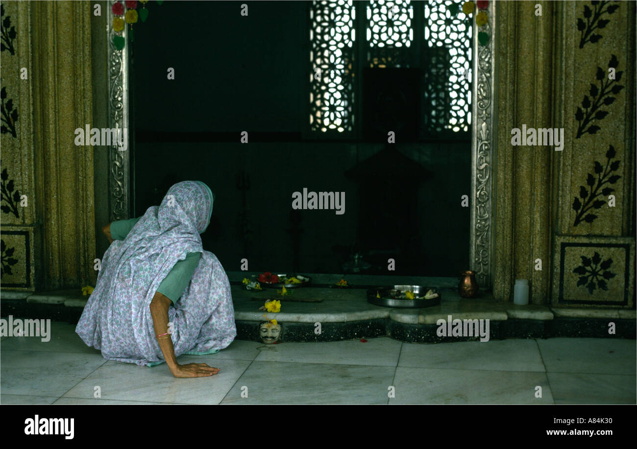 Old Woman worshipping at a Jain temple Stock Photo - Alamy