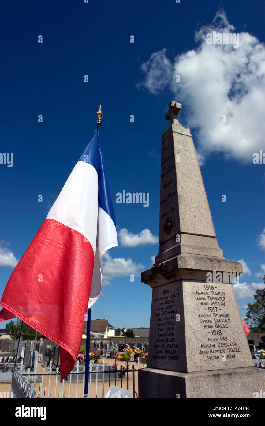 Carving a memorial 1918 hi-res stock photography and images - Alamy