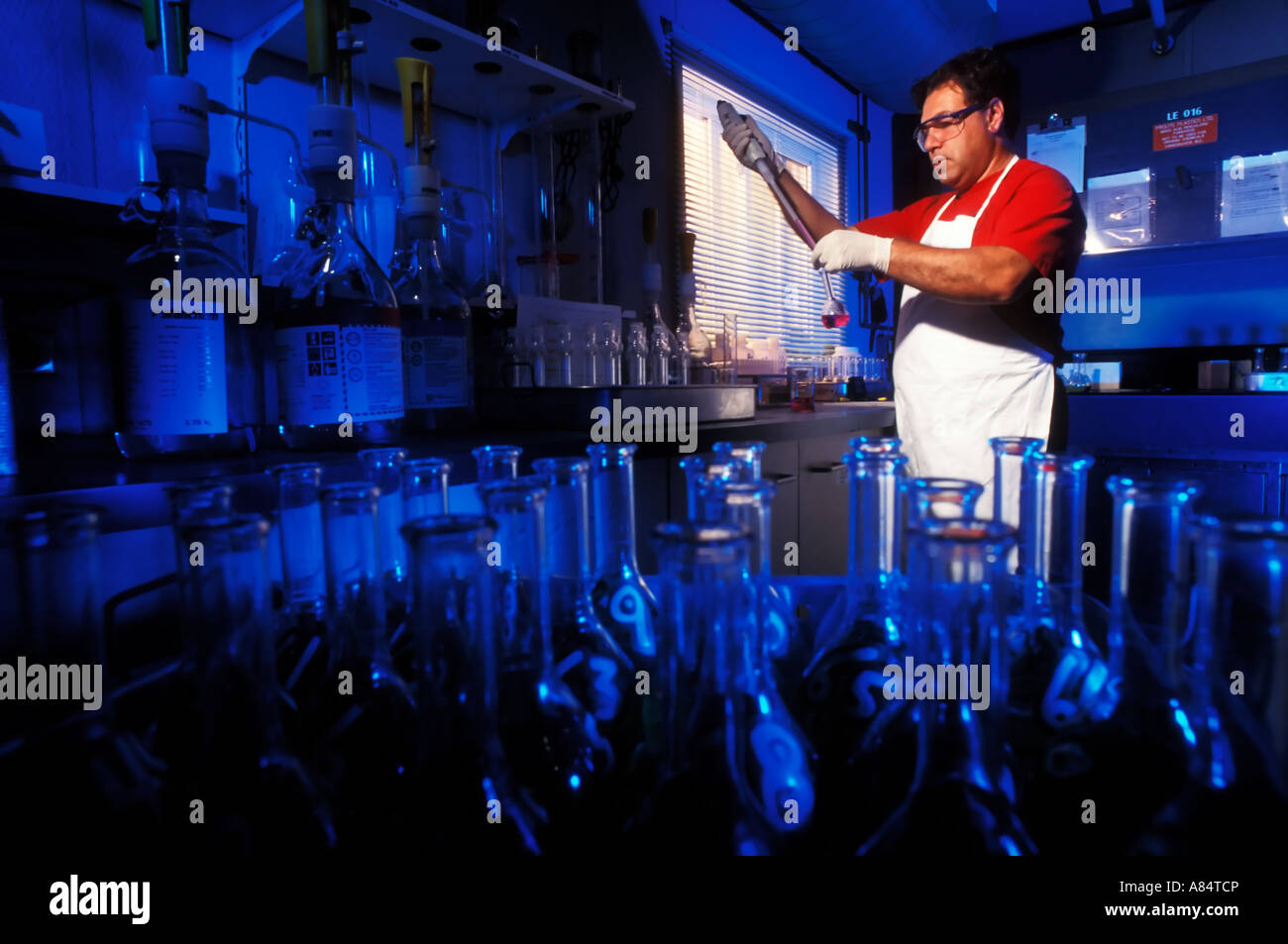 Lab gold hi-res stock photography and images - Alamy