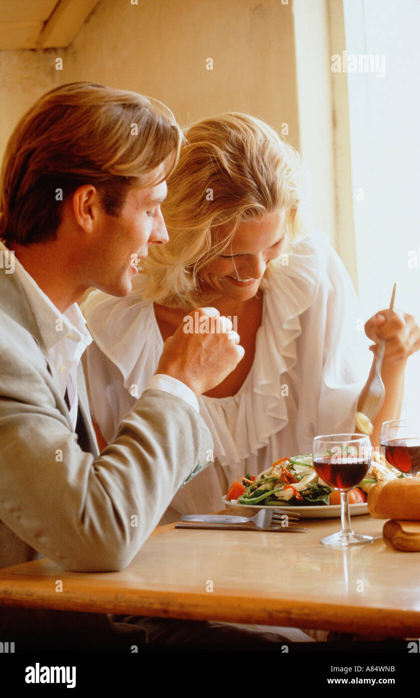 Couples dining sharing food hi-res stock photography and images - Alamy