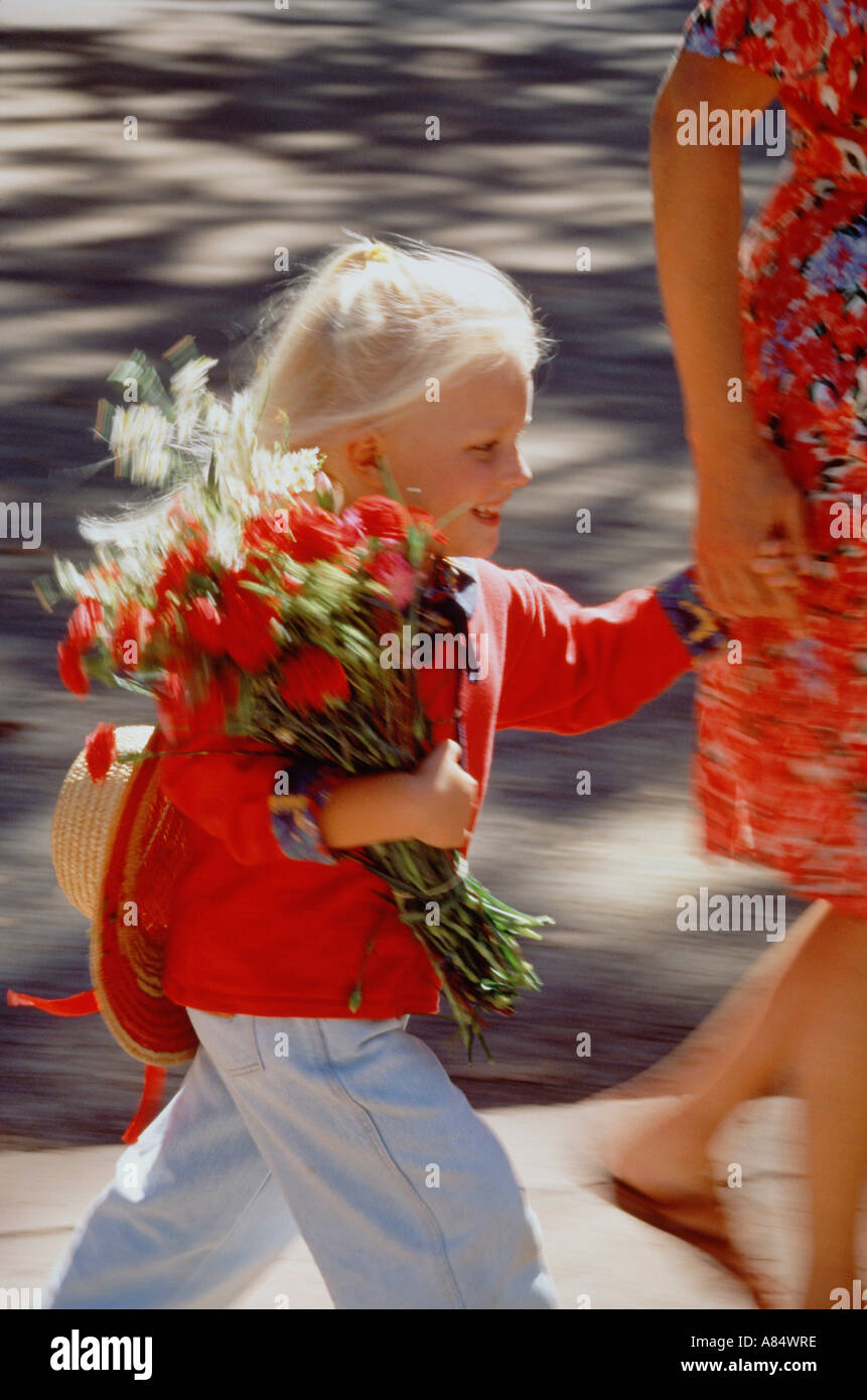 Mother and daughter rushing along city pavement Stock Photo - Alamy