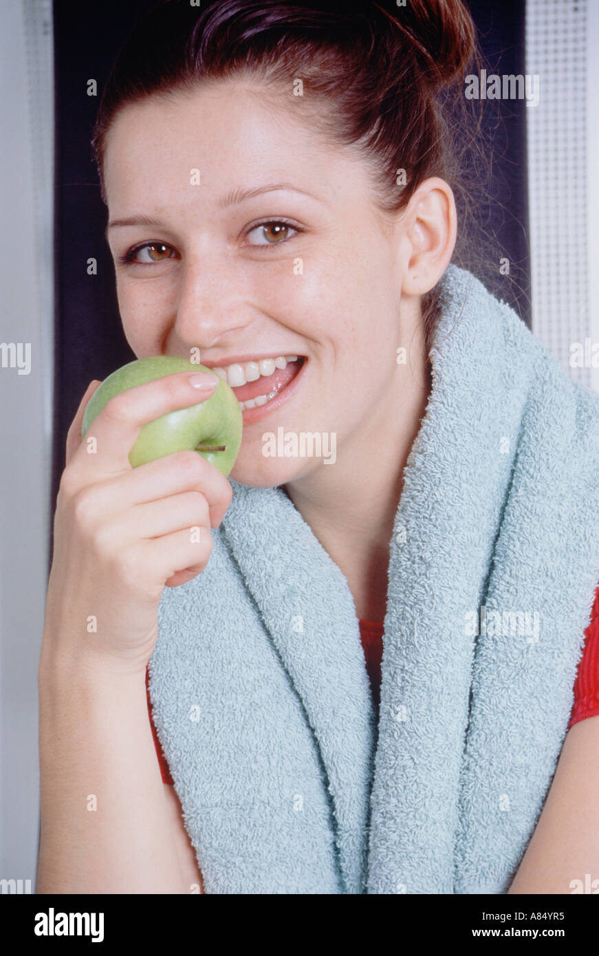 Indoor close-up of young woman eating an apple Stock Photo - Alamy