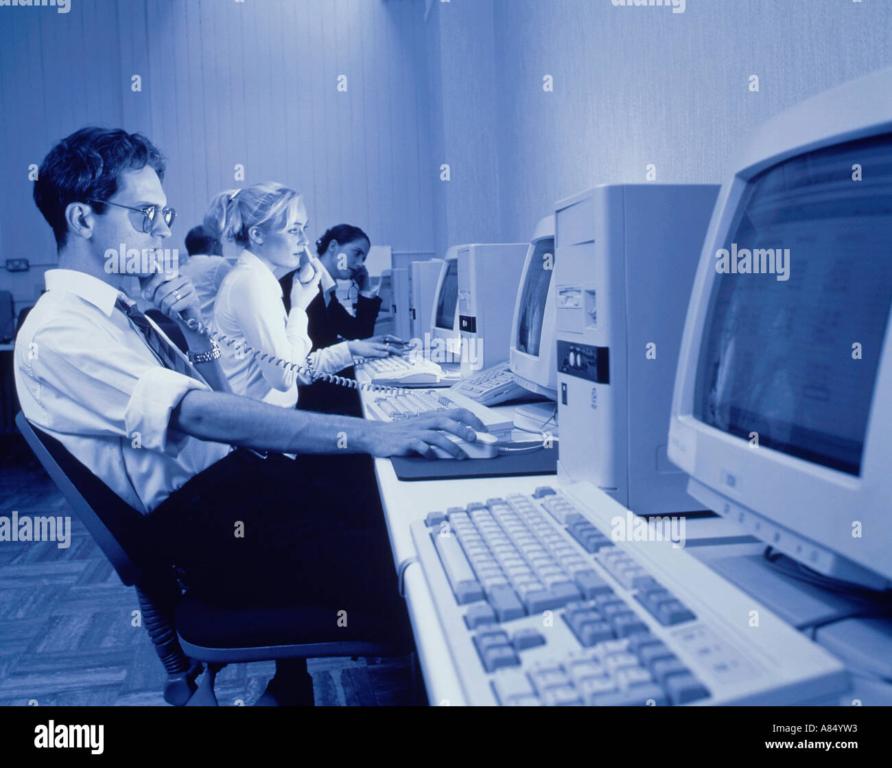 Telephone operators black and white hi-res stock photography and images ...