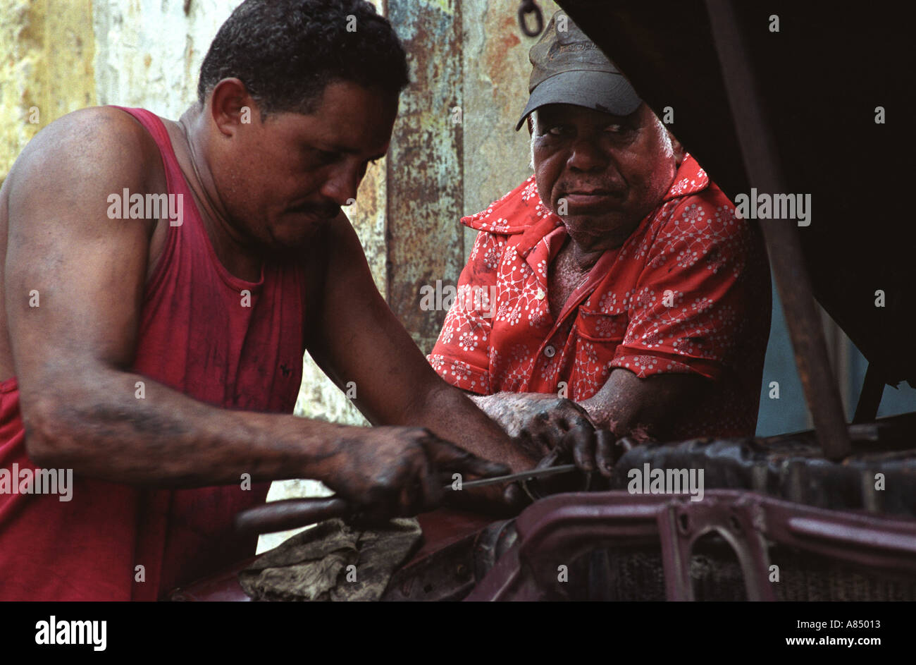 Cuban mechanics hi-res stock photography and images - Alamy