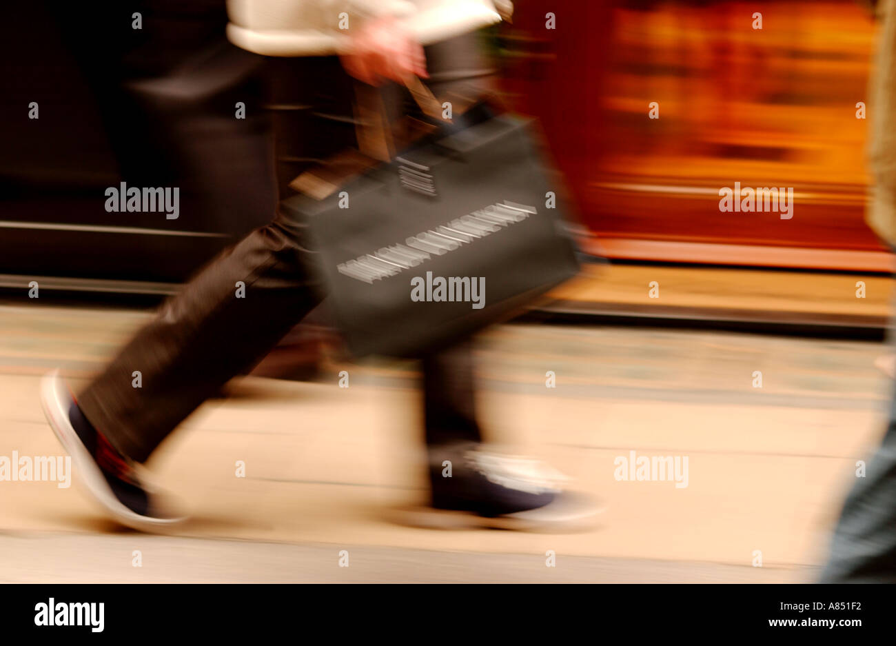 Rushing to shops hi-res stock photography and images - Alamy