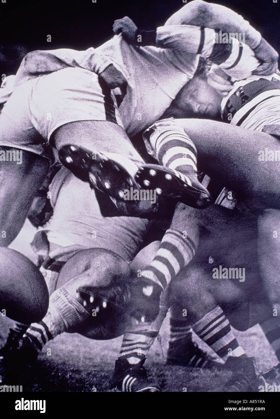 Rugby players tackling hi-res stock photography and images - Alamy