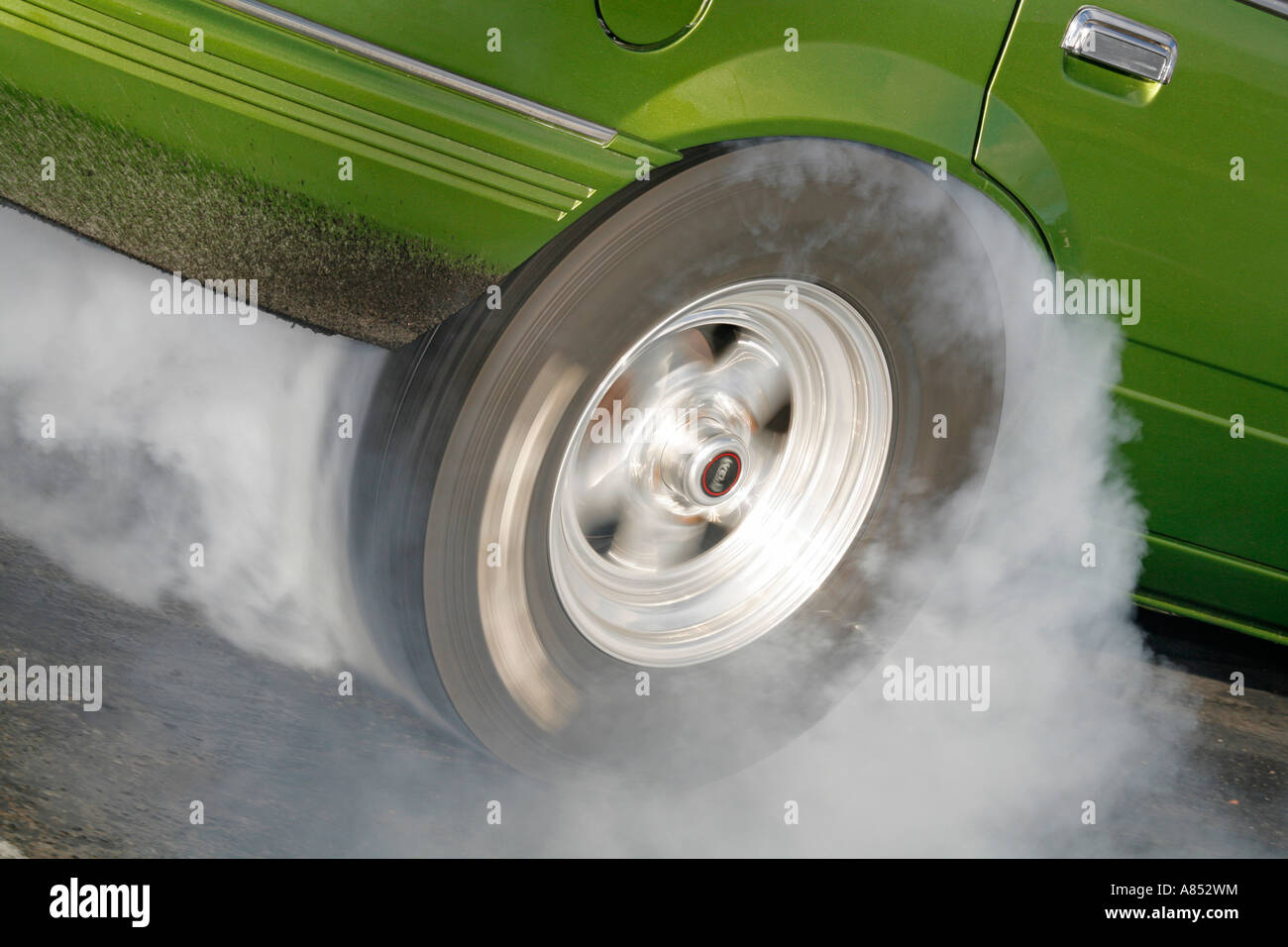 Smoke Car Wheel Stock Photos & Smoke Car Wheel Stock Images - Alamy