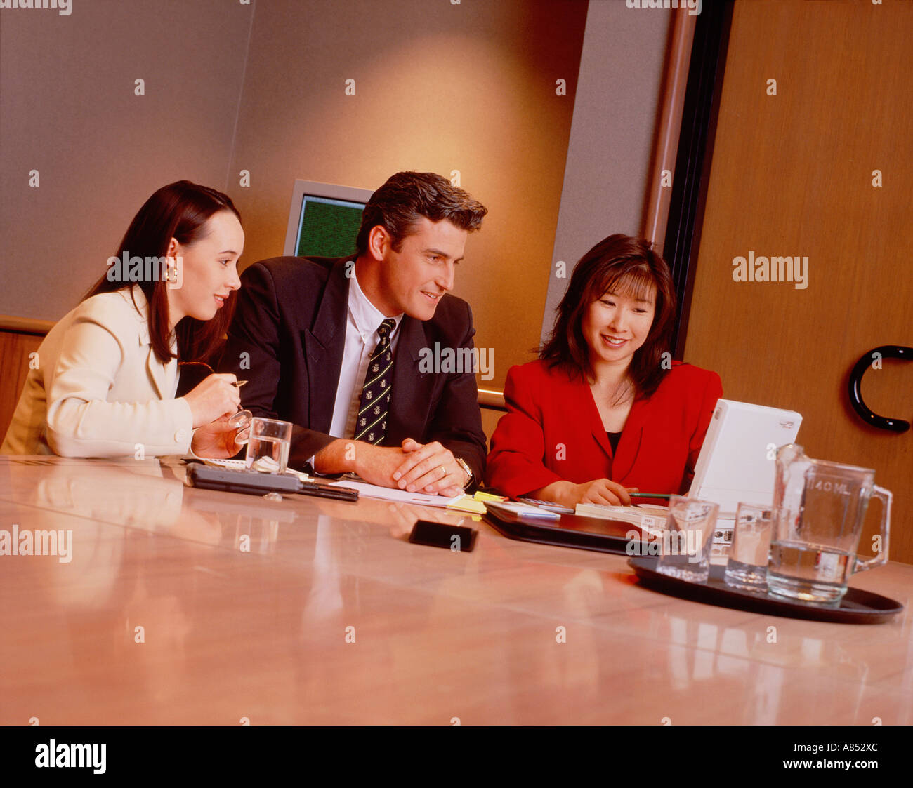 Group seated women hi-res stock photography and images - Alamy