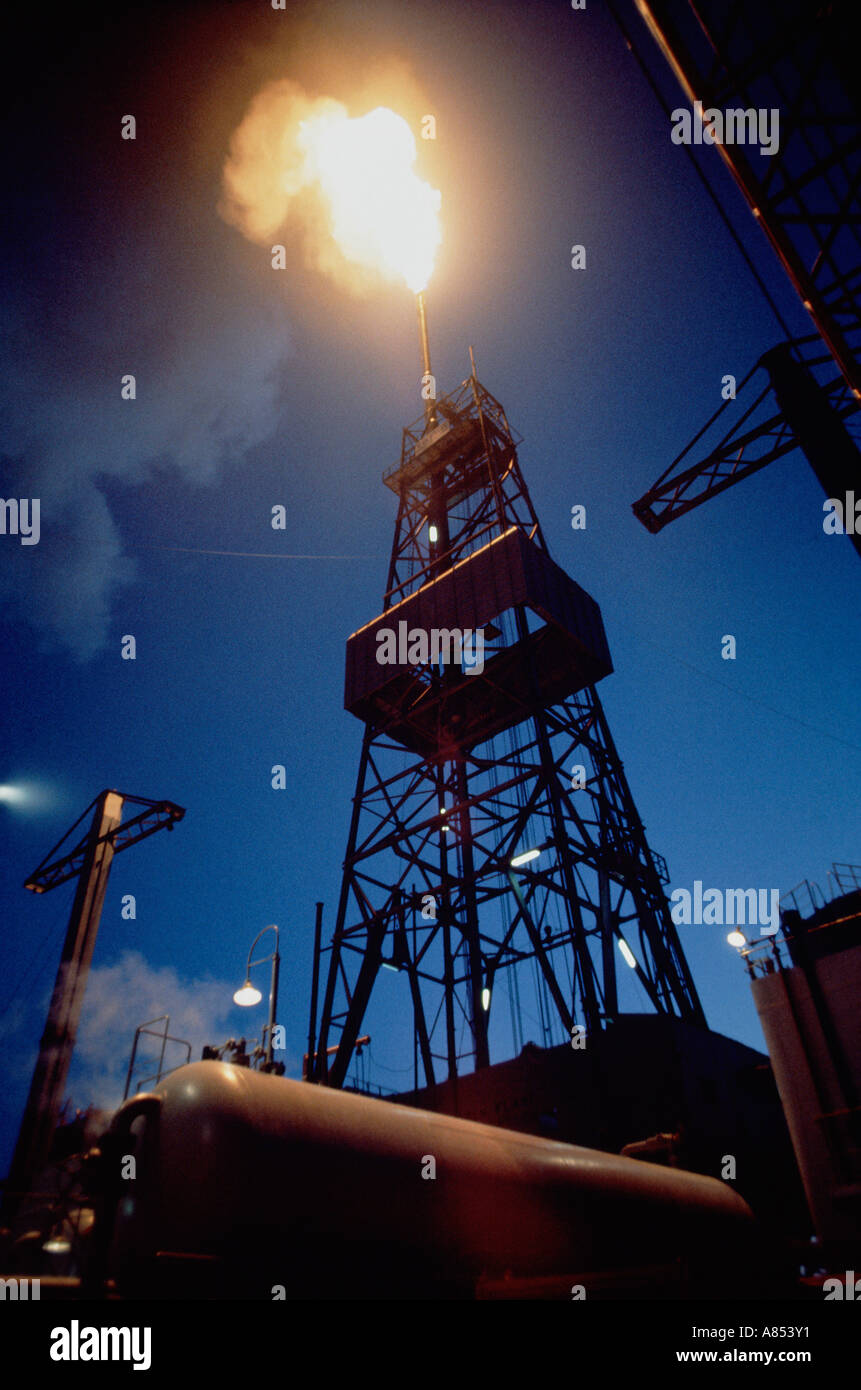 Oil gantry hi-res stock photography and images - Alamy