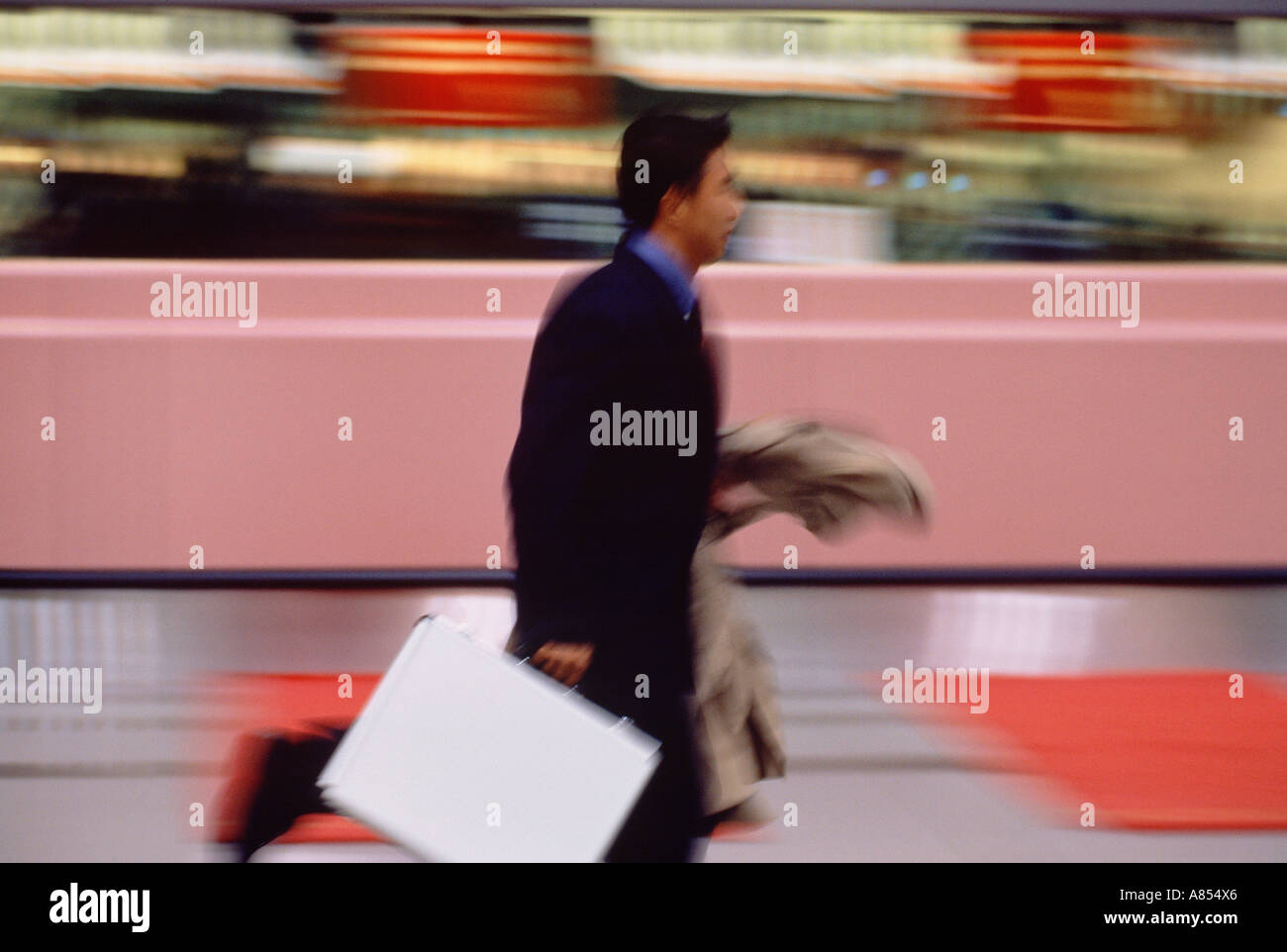 Man running catch plane hi-res stock photography and images - Alamy