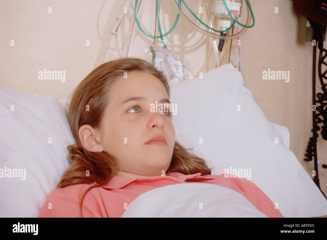Hospital head injury girl hi-res stock photography and images - Alamy