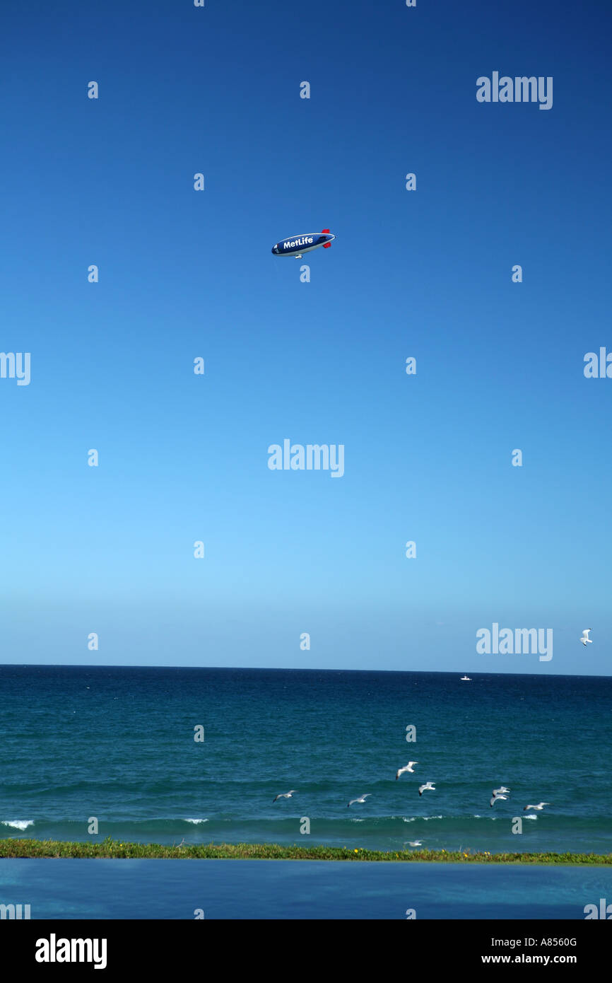 Met life blimp hi-res stock photography and images - Alamy