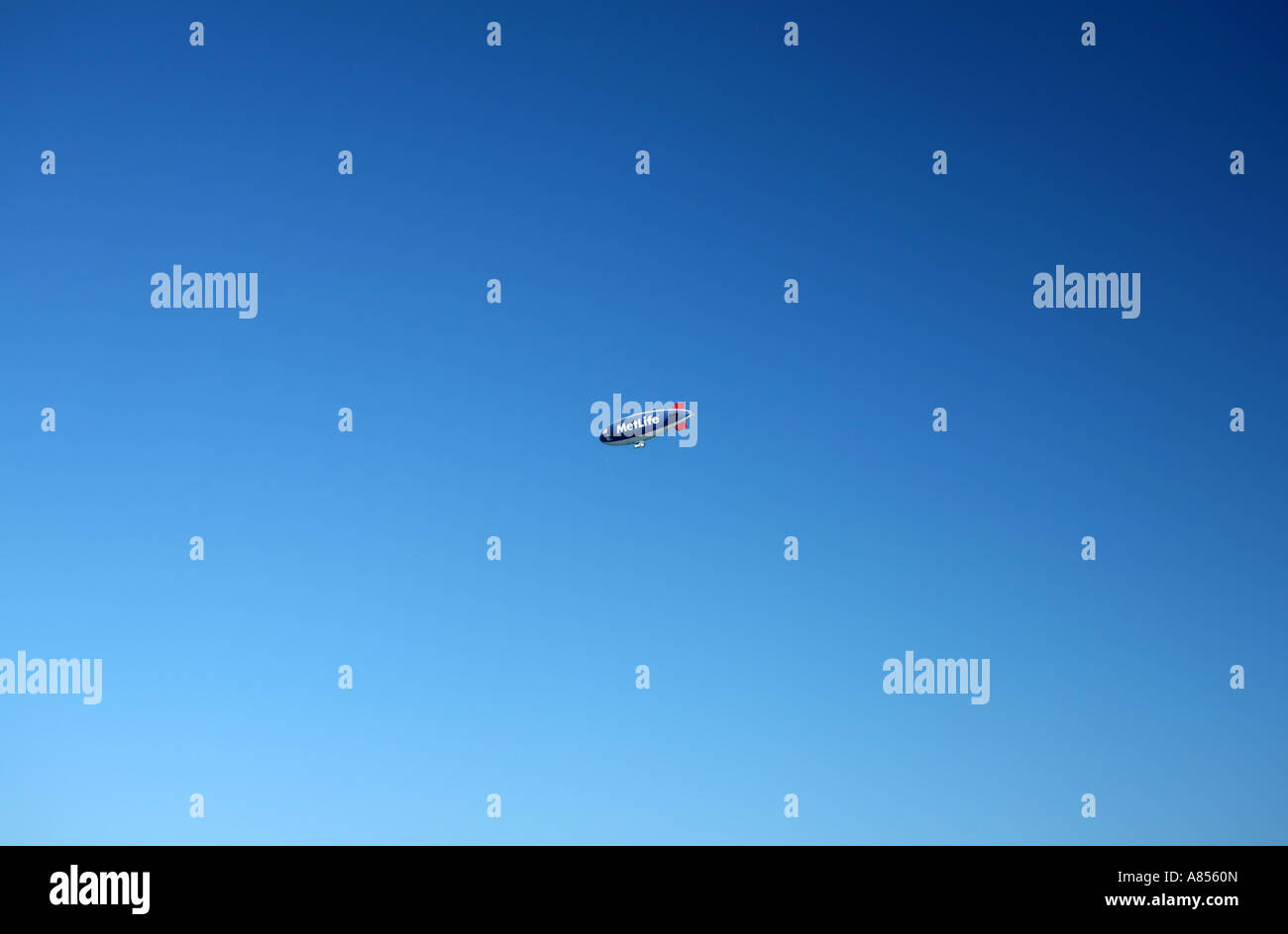 Metlife blimp hi-res stock photography and images - Alamy