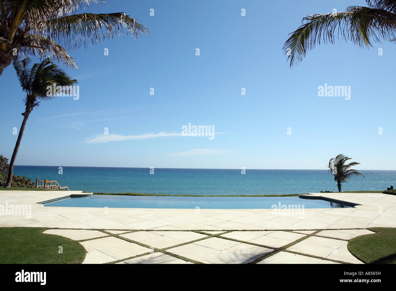 Infinity Pool overlooking Boynton Beach, Miami, Florida, USA Stock ...