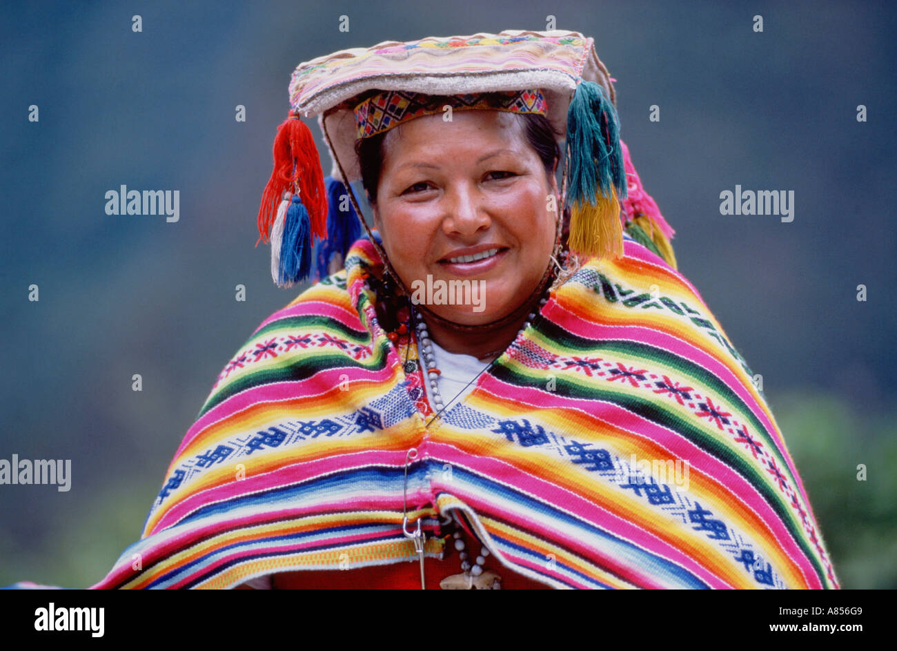Peru. Pisac Indian market. Woman in traditional dress Stock Photo - Alamy