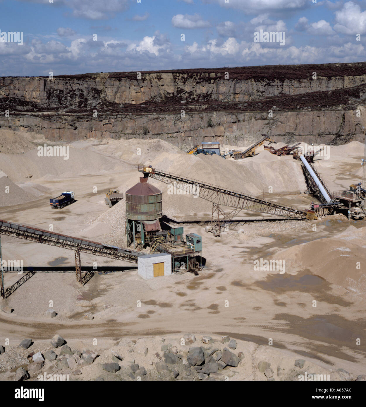 Secondary crushing plant and conveyor belts at Buckton Vale sandstone ...