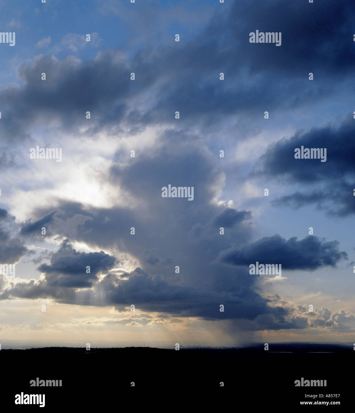 Dramatic cumulonimbus or anvil cloud Stock Photo - Alamy
