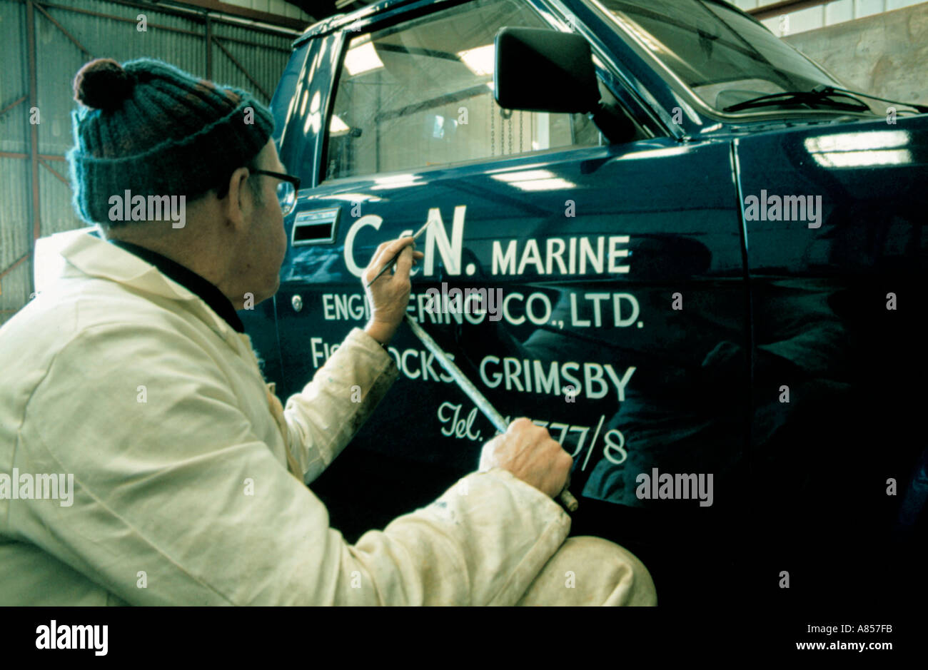 Sign writer hi-res stock photography and images - Alamy