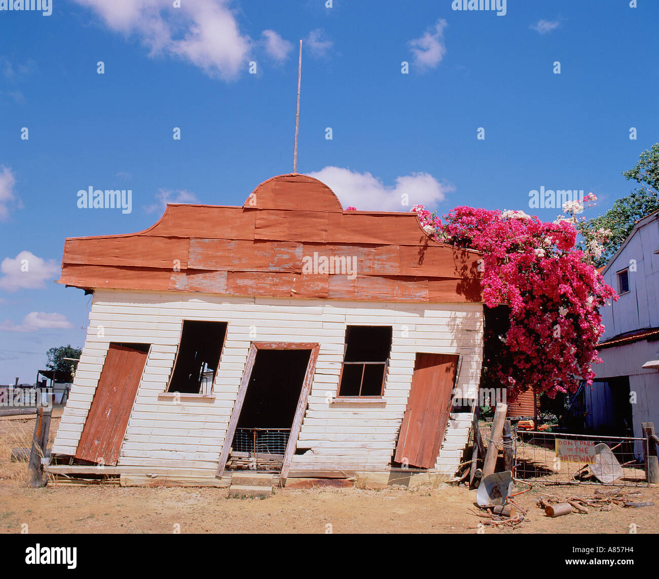 Ruins crooked house hi-res stock photography and images - Alamy