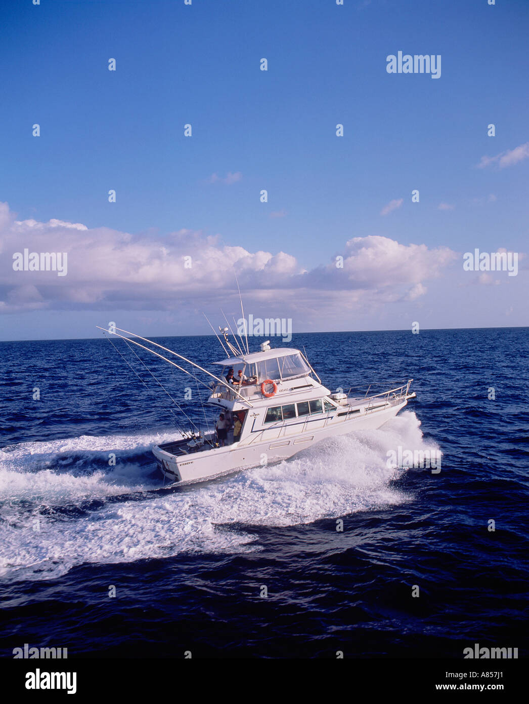 Fast moving water craft hi-res stock photography and images - Alamy