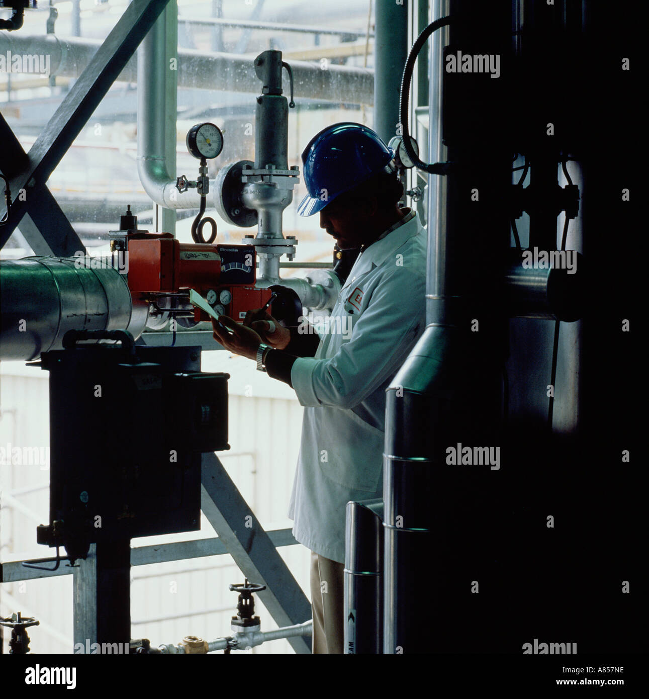 Black chemical engineer hi-res stock photography and images - Alamy