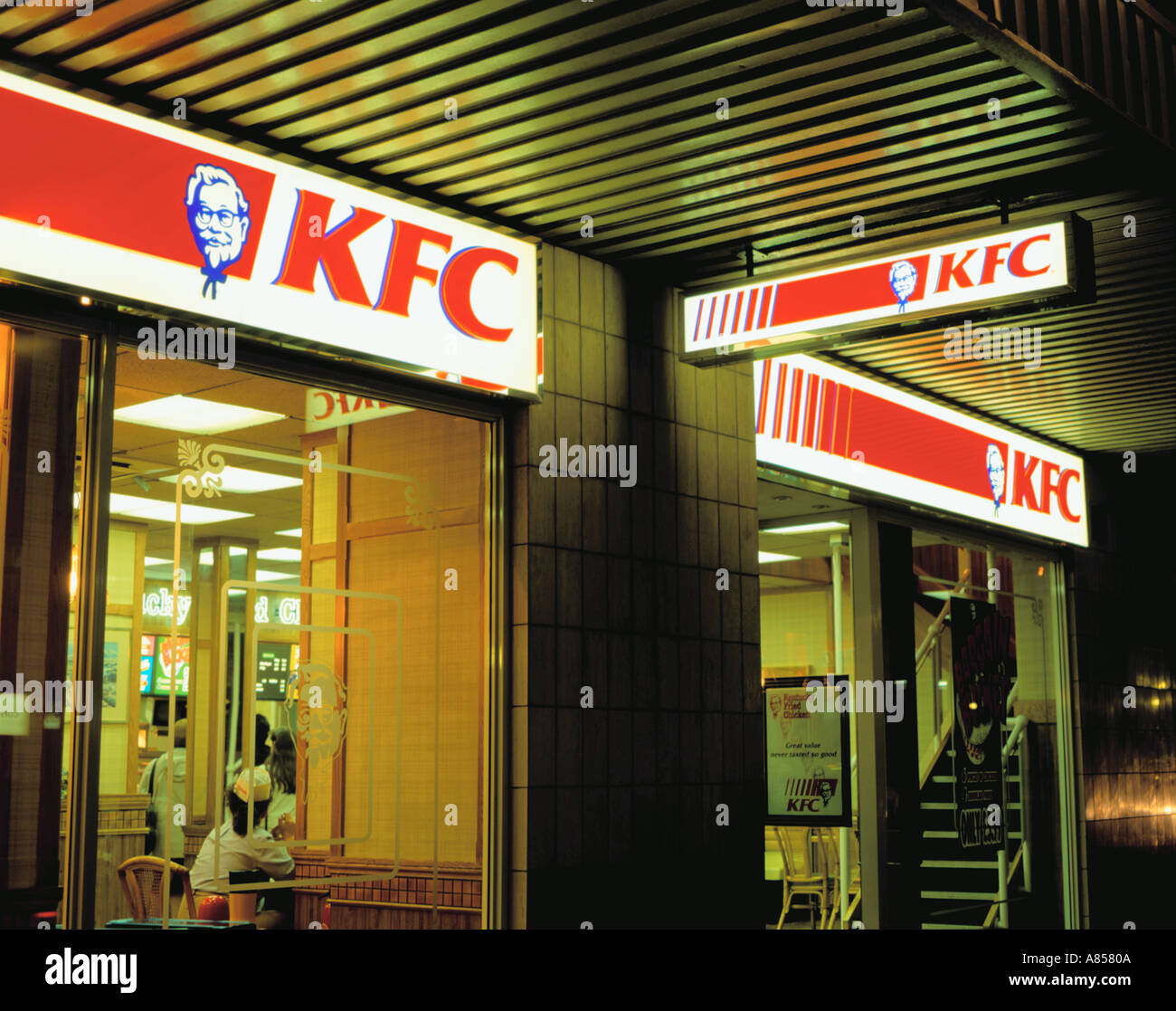 Kfc Restaurant At Night Stock Photos & Kfc Restaurant At Night Stock ...