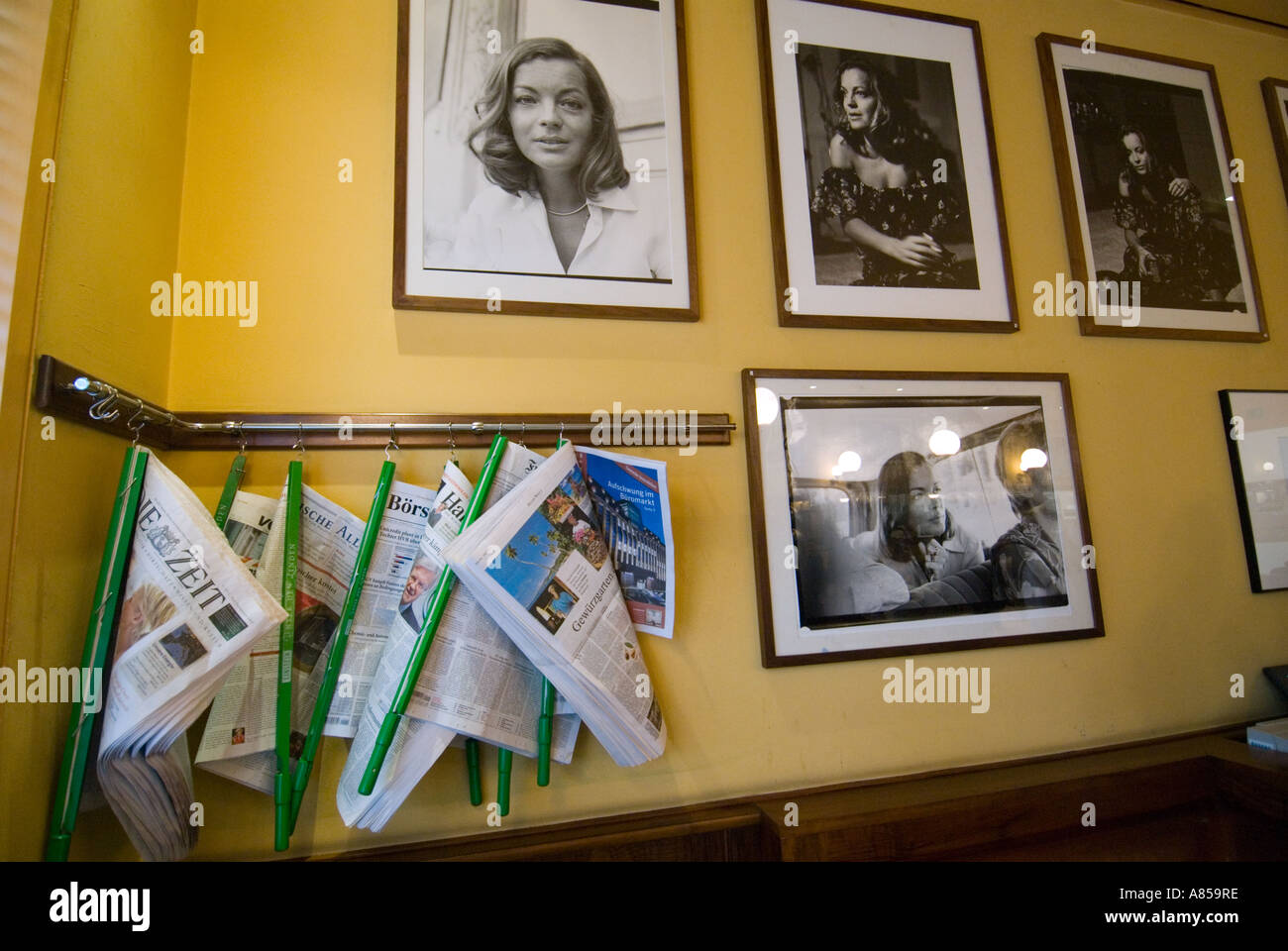 Einstein cafe hi-res stock photography and images - Alamy