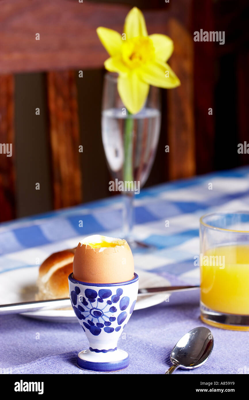Egg daff daffodil orange juice breakfast blue table cloth hi-res stock photography and images ...