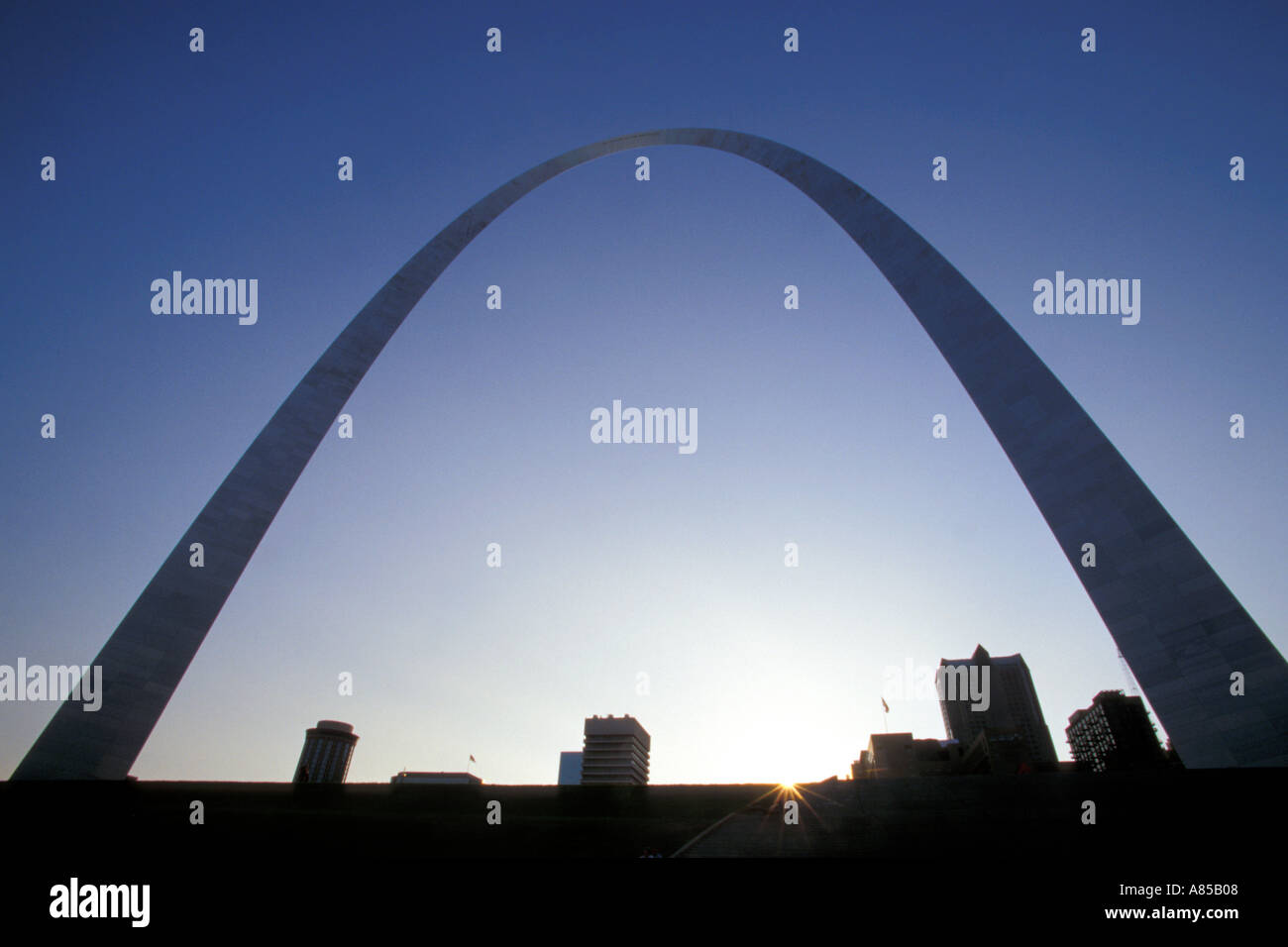 The Gateway Arch arcs over downtown Saint Louis at sunset Jefferson ...