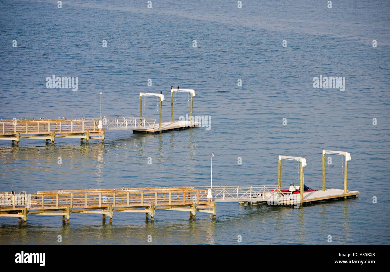 Piers in the water hi-res stock photography and images - Alamy
