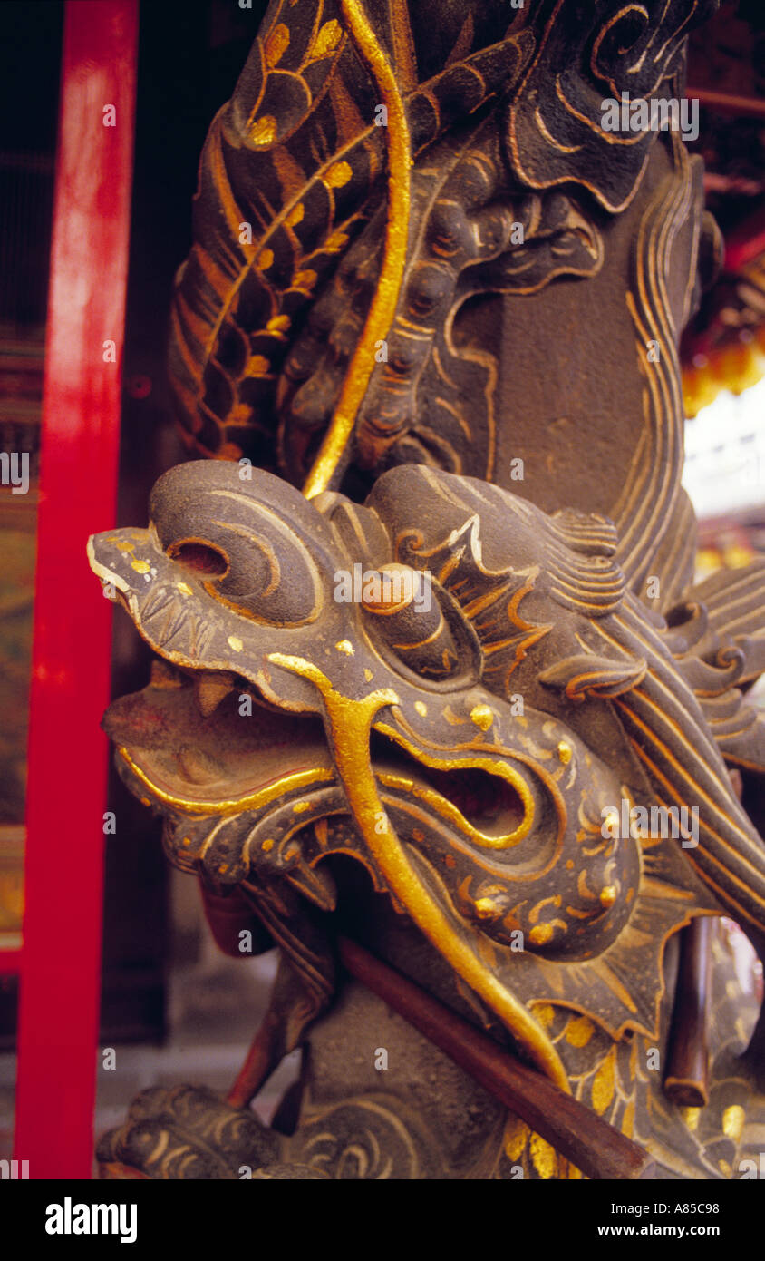 Dragon guards the Kong Fu Zi temple Confucian shrine Taipei Taiwan ...