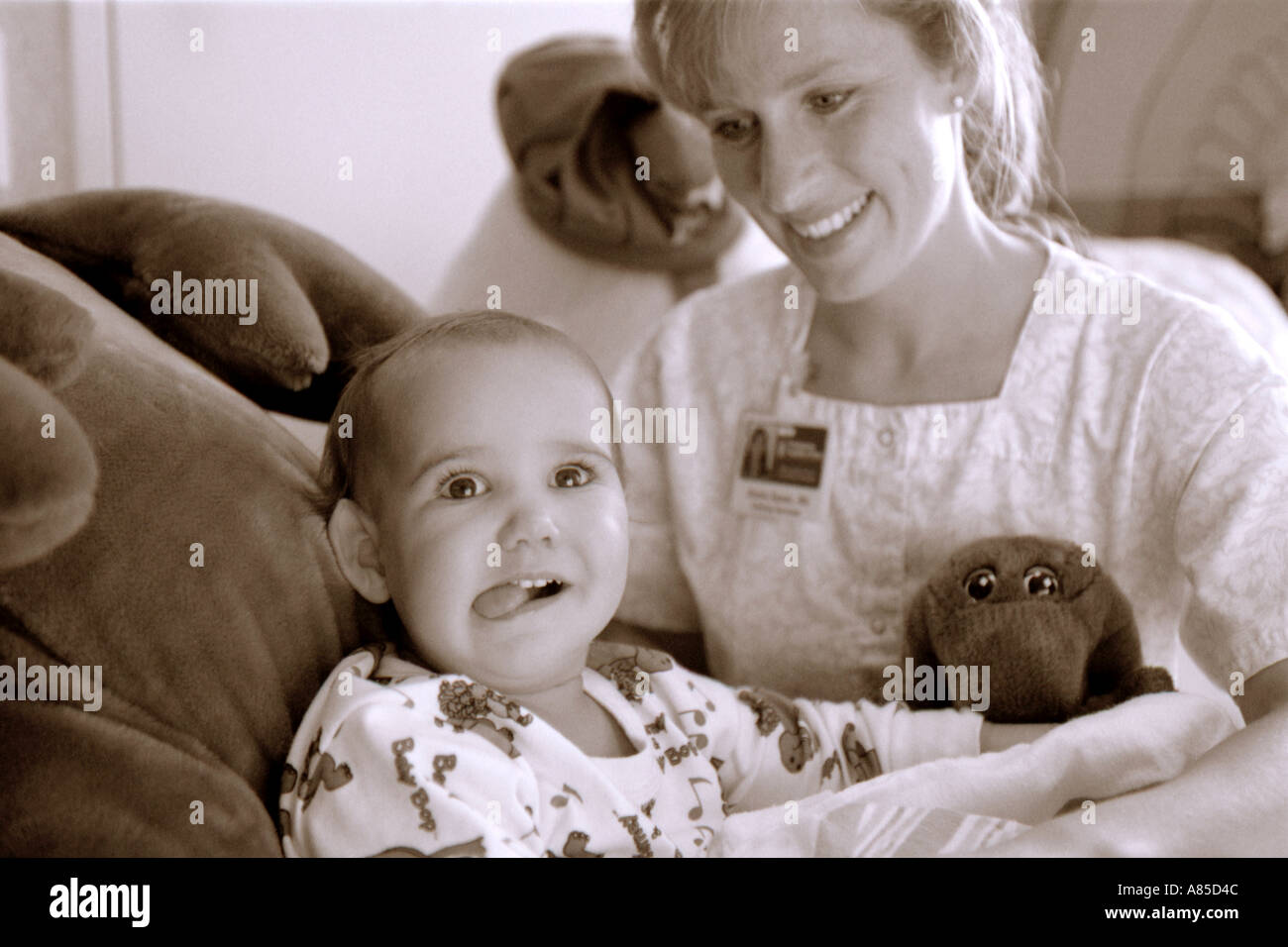 Child and nurse in hospital cancer ward Stock Photo - Alamy