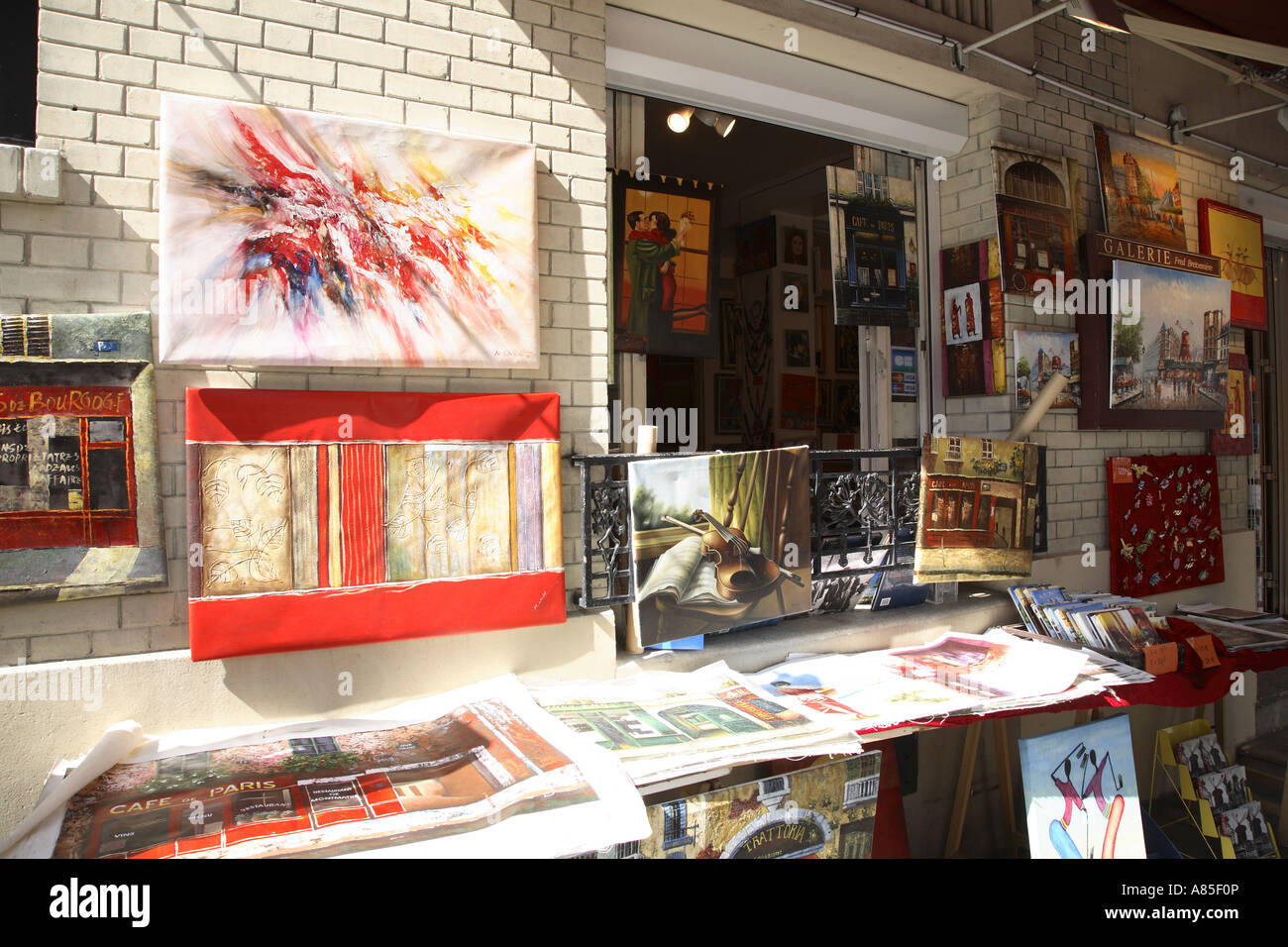 Art Gallery in Montmartre, Paris, France Stock Photo - Alamy