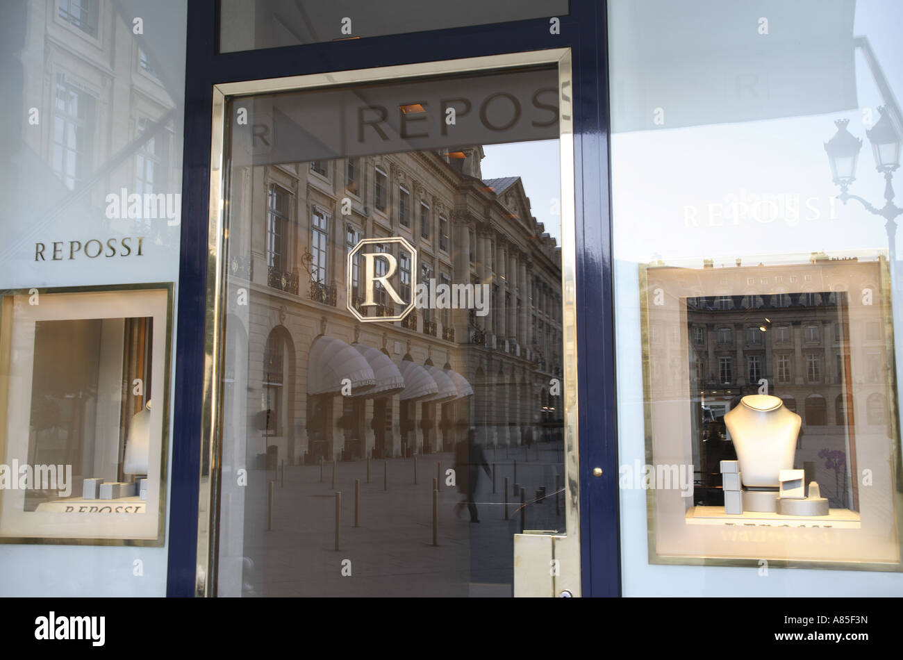 Repossi in Place Vendome Square, Paris, France Stock Photo - Alamy
