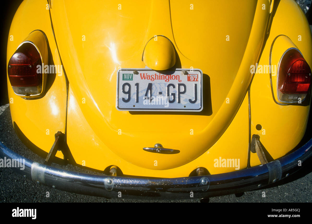 CAR BACK OF VOLKSWAGEN BEETLE CAR YELLOW CAR Stock Photo - Alamy