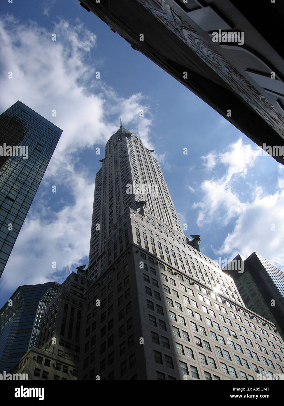 Chrysler building from street level hi-res stock photography and images ...