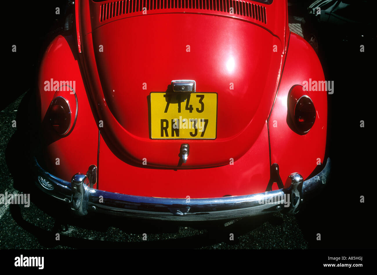 CAR BACK OF VOLKSWAGEN BEETLE CAR RED CAR Stock Photo - Alamy