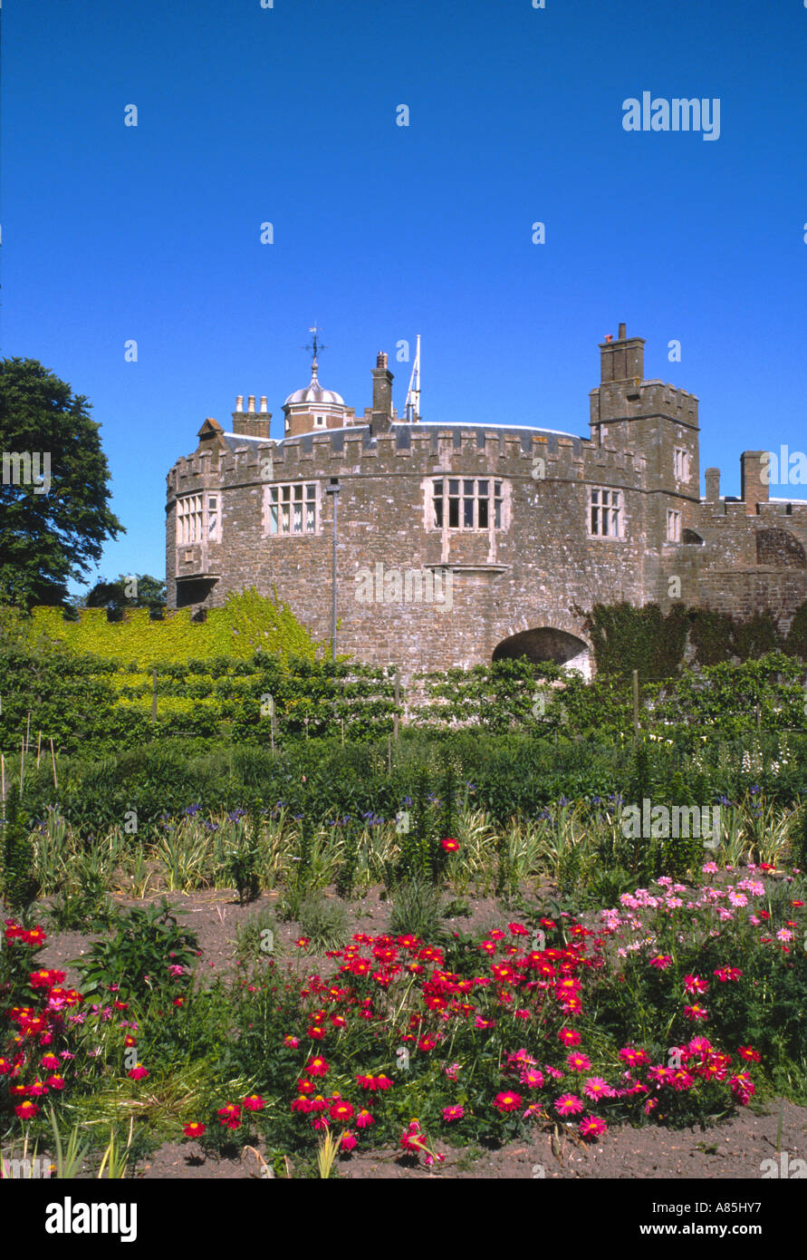 Deal castle battlements deal castle hi-res stock photography and images ...