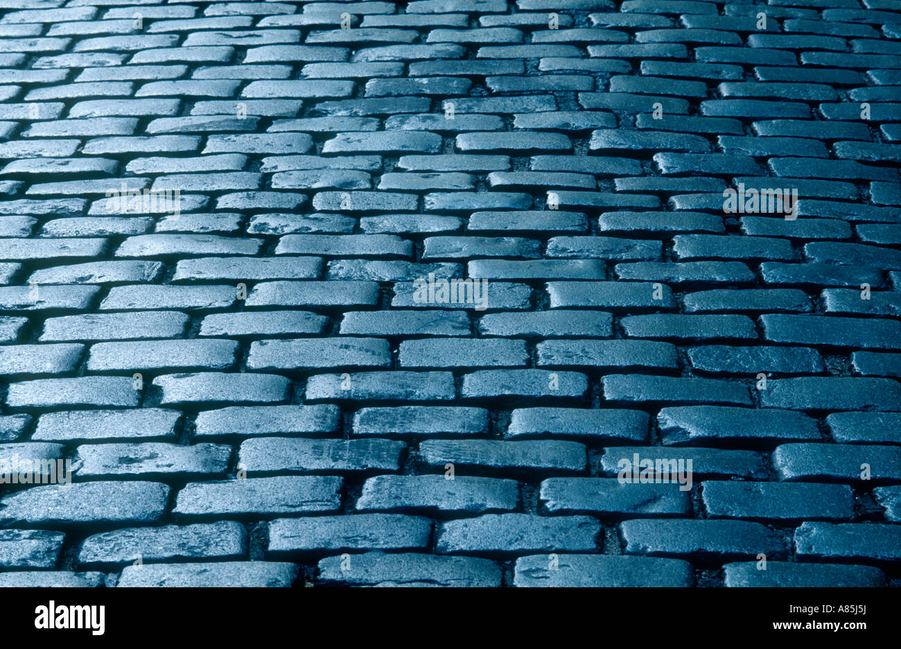 Coblestone road hi-res stock photography and images - Alamy