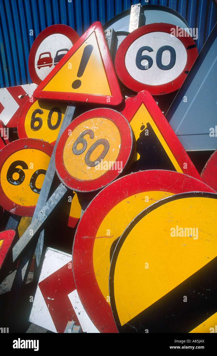 TRAFFIC SIGNS AMOUNT CAUTION, PRECAUTION, TEMPORARY, PROVISIONAL ...