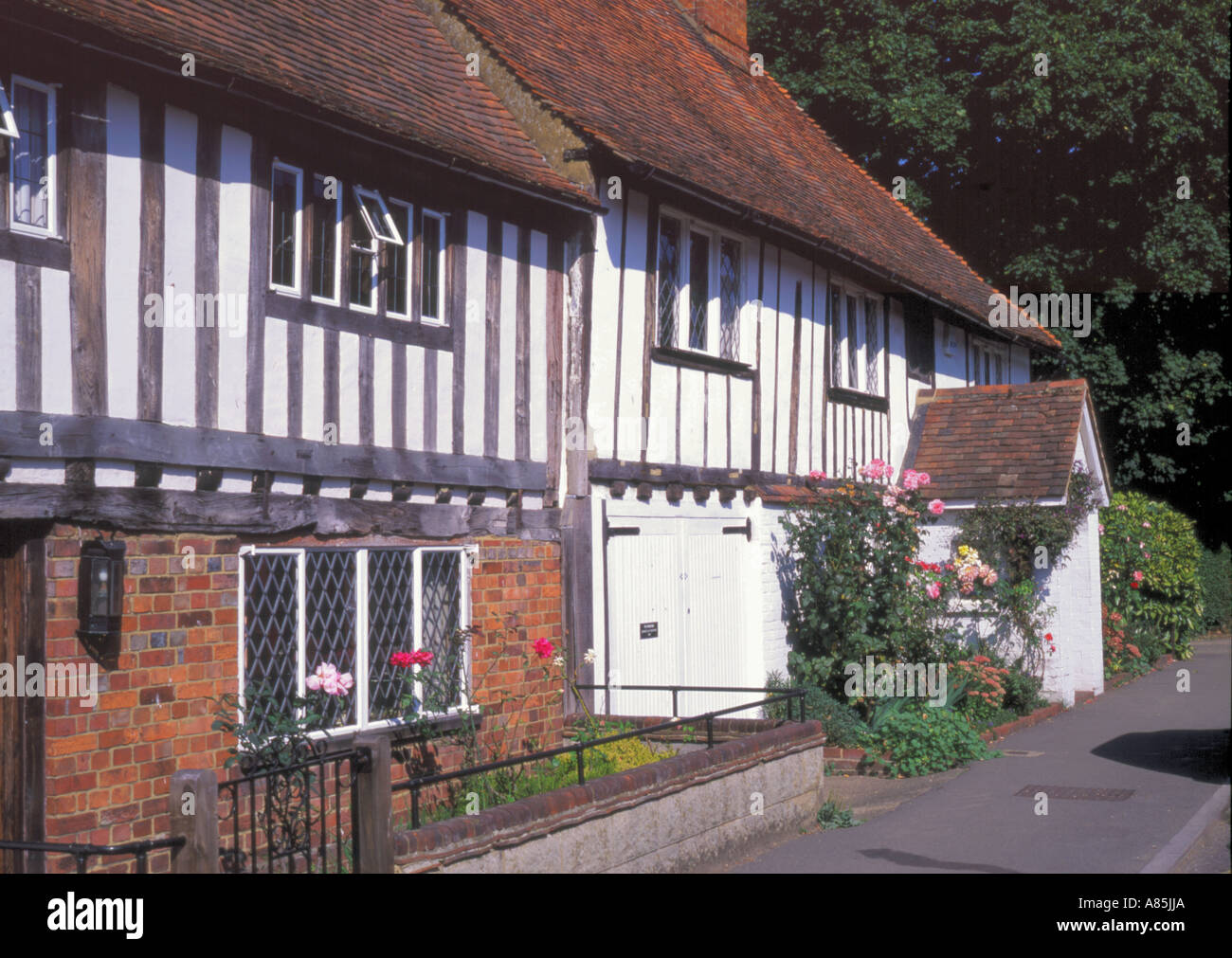 Kentish Cottages in the Wealden Village of Smarden, Kent, England Stock ...