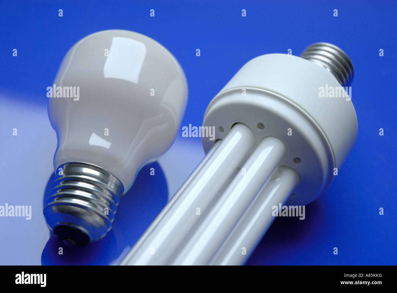 LOW CONSUMPTION AND TUNGSTEN LIGHT BULBS Stock Photo - Alamy