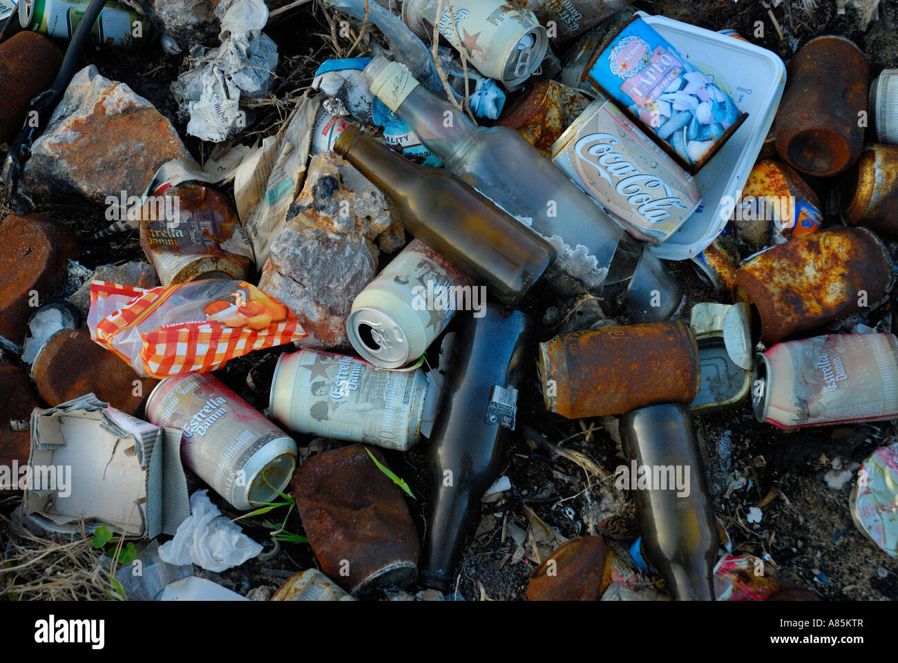CANS GARBAGE POLLUTION ABANDONED NEED RECYCLE Stock Photo - Alamy