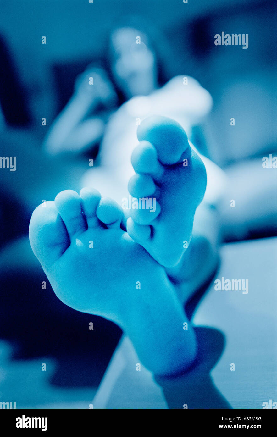 WOMAN RESTING FEET RELAX Stock Photo - Alamy