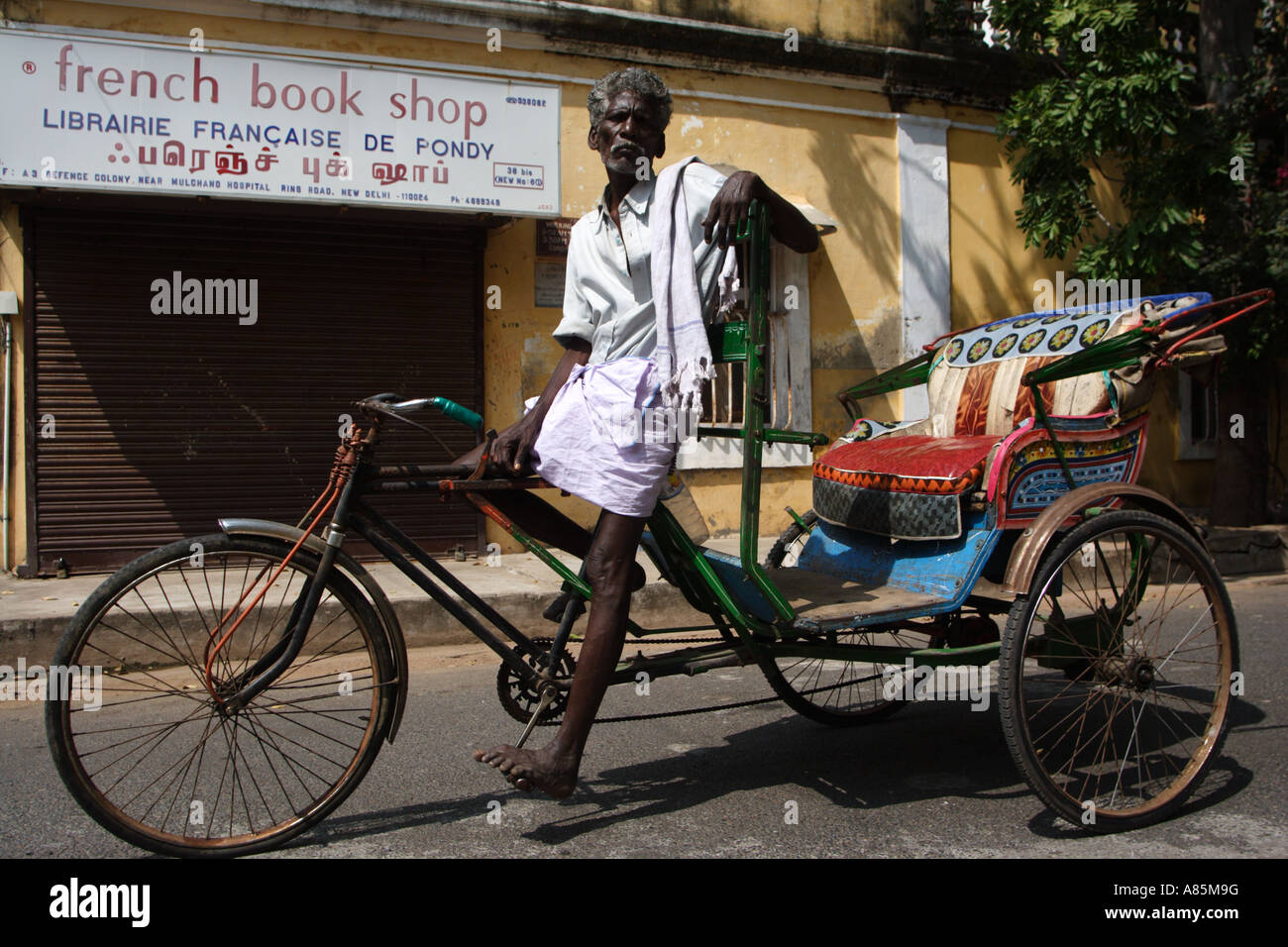 Cycle rickshaw means of transport hi-res stock photography and images ...
