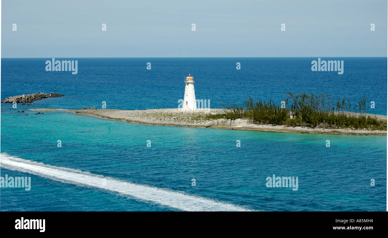Lighthouse at port entrance of Nassau Bahamas Stock Photo - Alamy