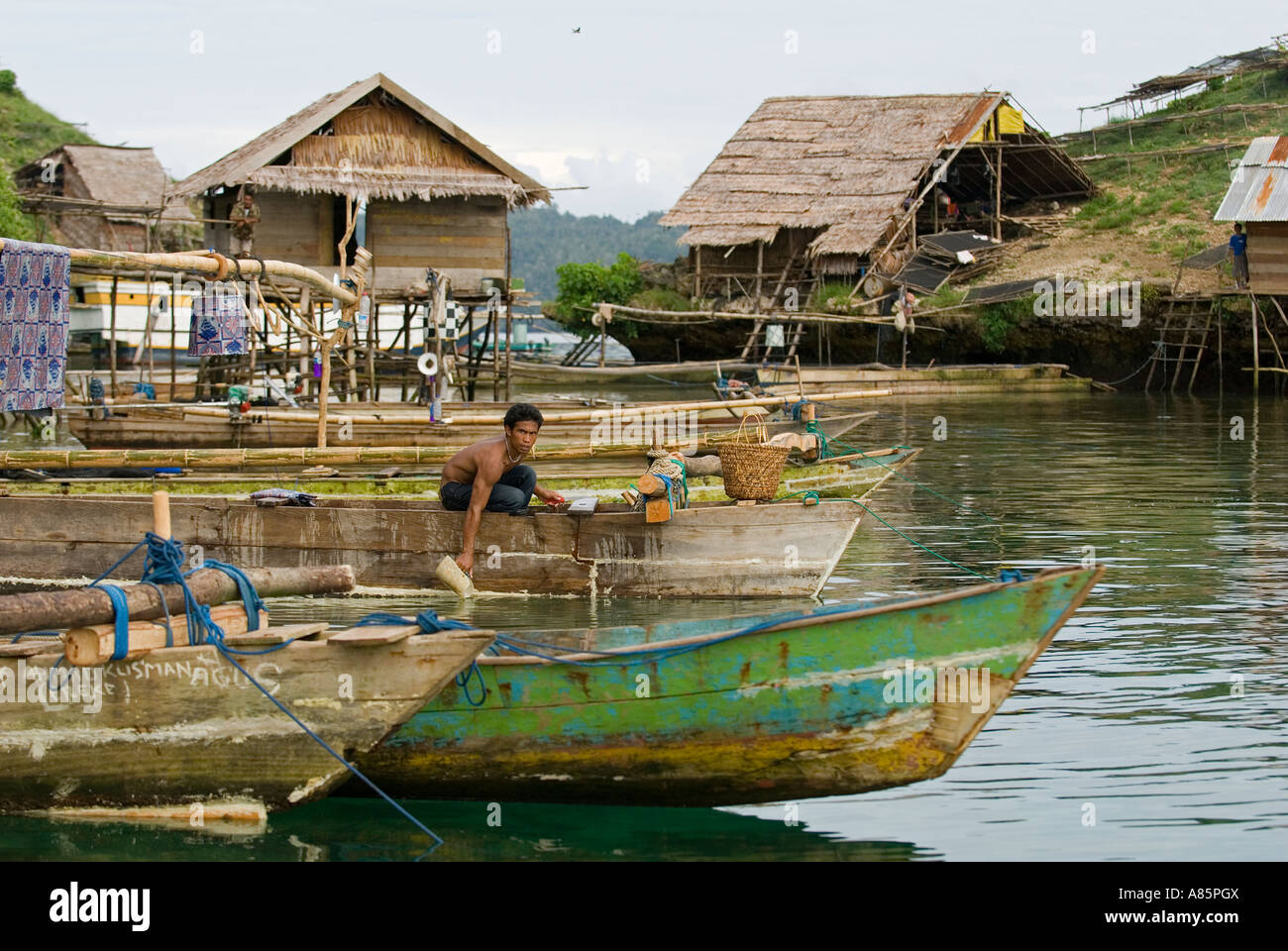 Butonese fishermen in Kabui Bay and temporary fishing village they set ...